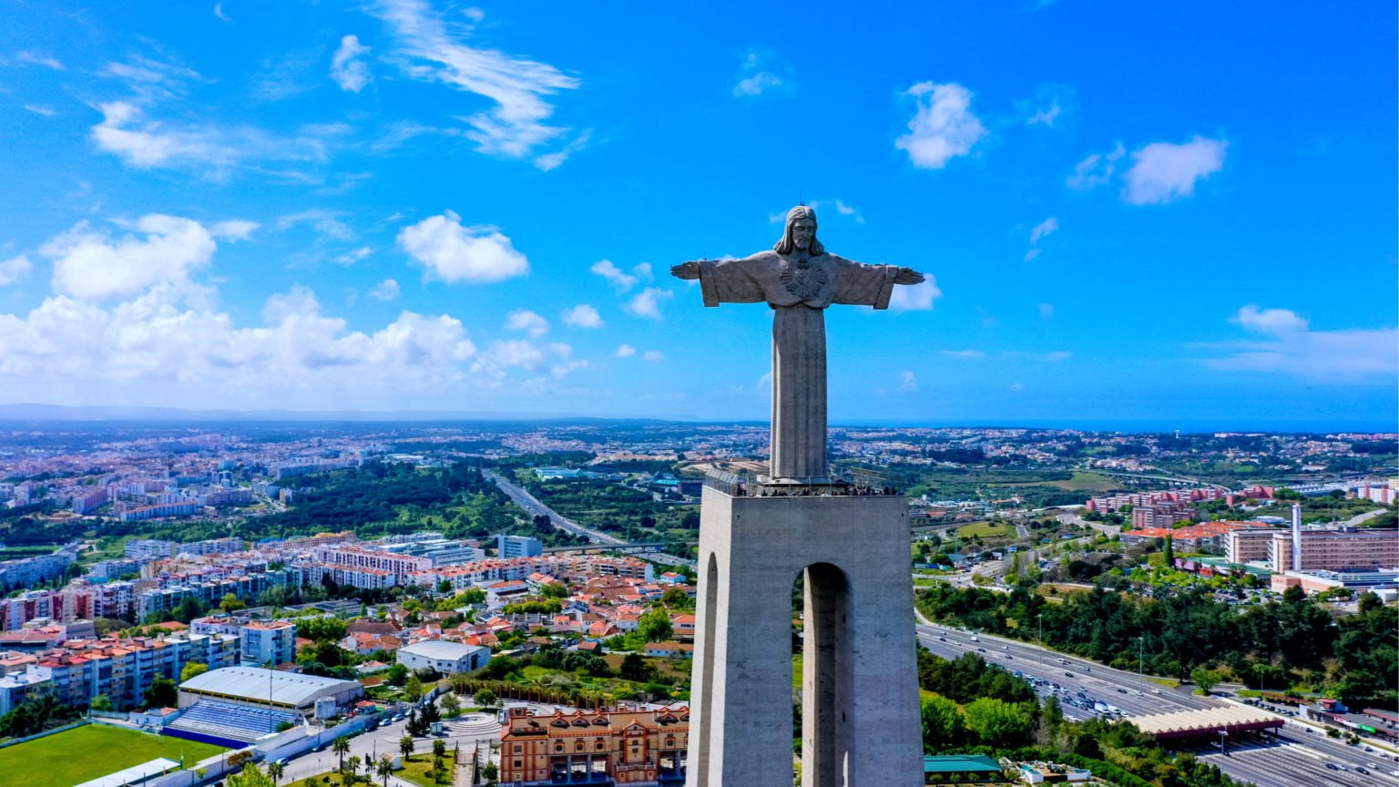 6 Deretan Patung Yesus Tertinggi di Dunia, Adakah di Indonesia?