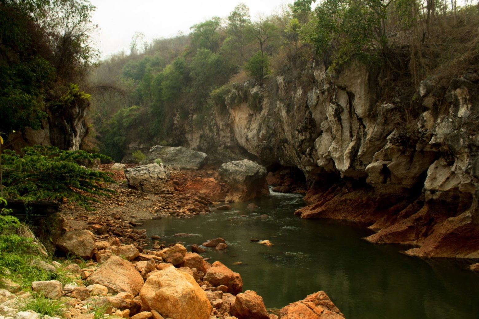 Sejarah dan Misteri Sanghyang Tikoro yang Eksotis