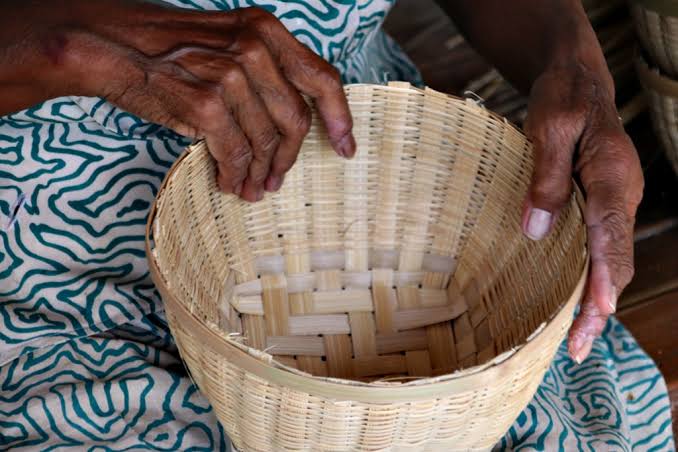 Contoh Anyaman Simple dari 3 Jenis Bahan Dasar