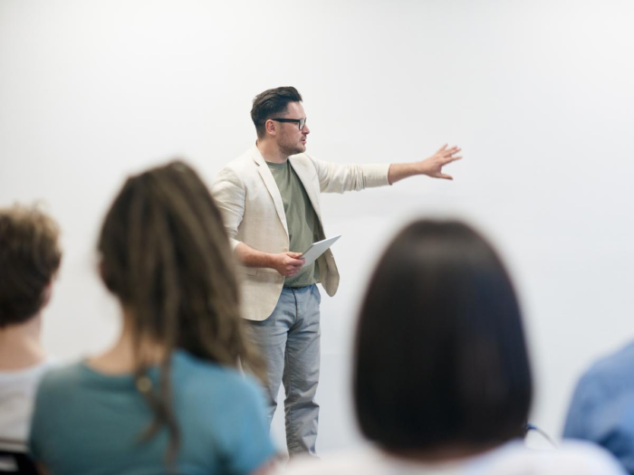 Cara Pembukaan Presentasi yang Menarik Beserta Contohnya