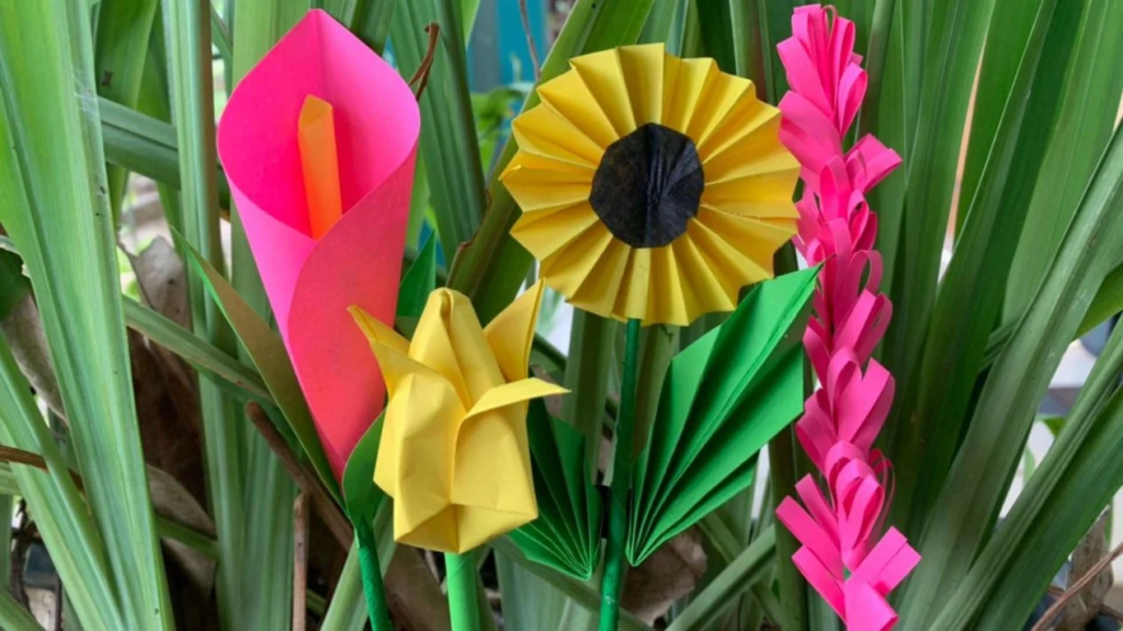 Cara Simple Membuat Bunga dari Kertas Kado dan Origami