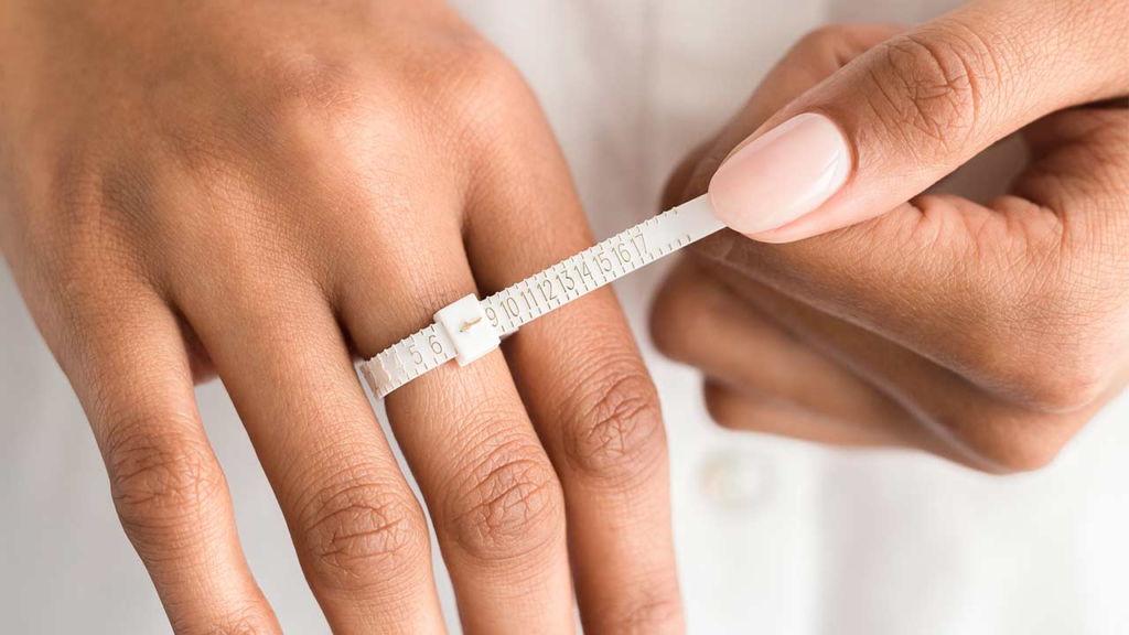 3 Cara Mudah Mengukur Lingkar Jari untuk Cincin