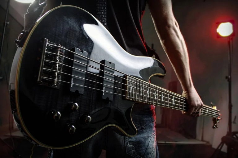 Mengenal Alat Musik Bass, Jenis dan Bagiannya